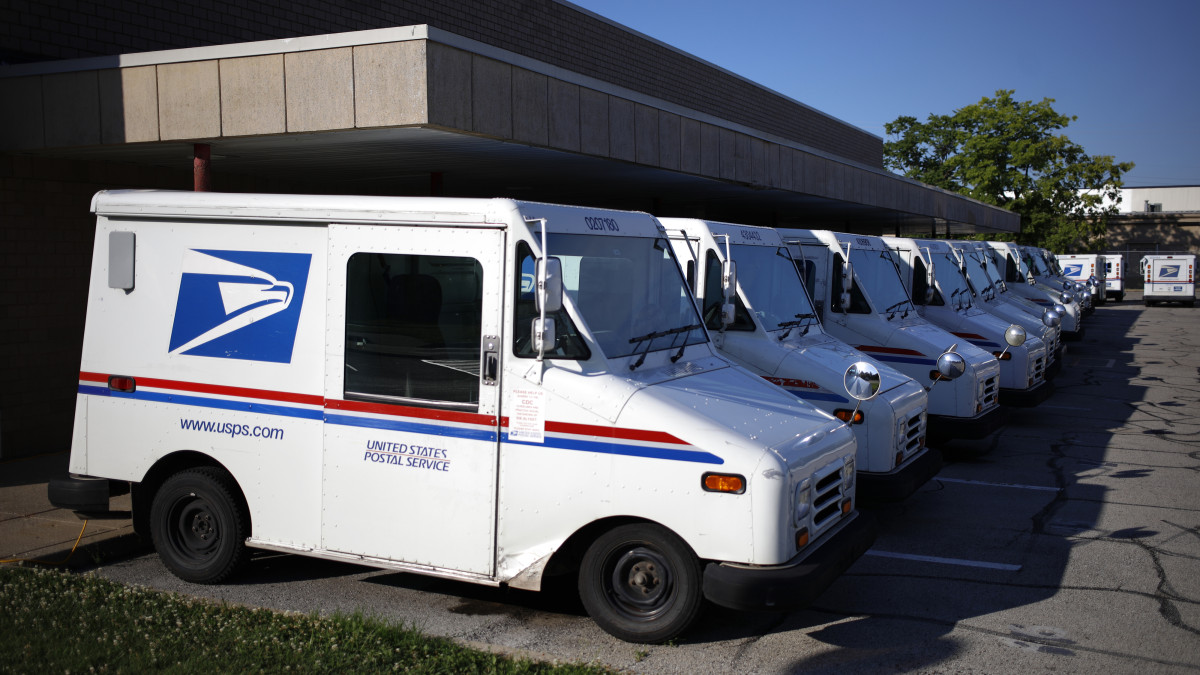 How the US Postal Service Delivers to 330 Million People Every Day ...